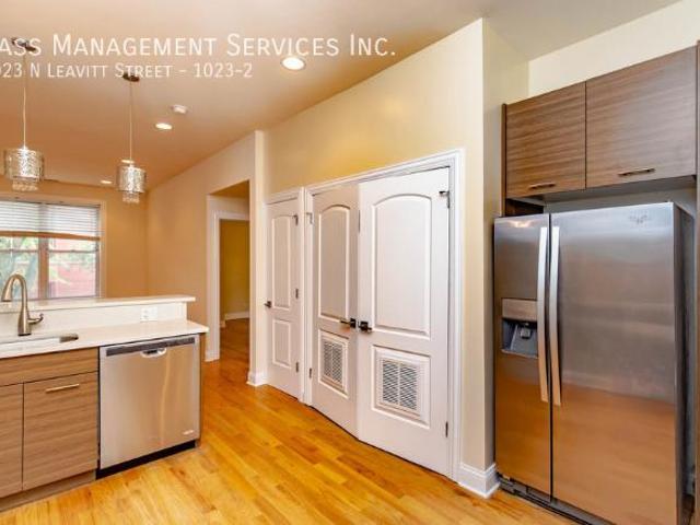 2 Br, 1 bath, Condo 1023 N Leavitt Street
