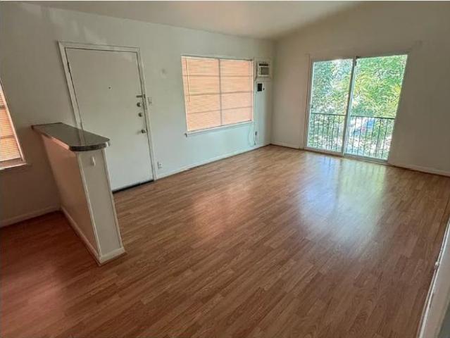 2 Br, 1 bath, Condo 1023 Lyndon St