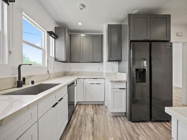 2 Br, 1 bath, Condo 1023 Tremont Street