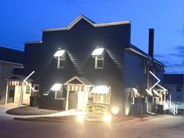 2 Br, 1 bath, Condo 102 Gilfillan St