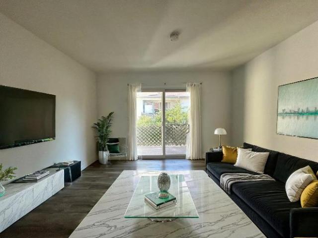 2 Br, 1 bath, Condo 102 N Merrimac