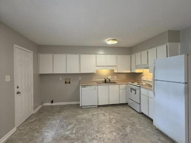 2 Br, 1 bath, Condo 102 Woodhouse Lane