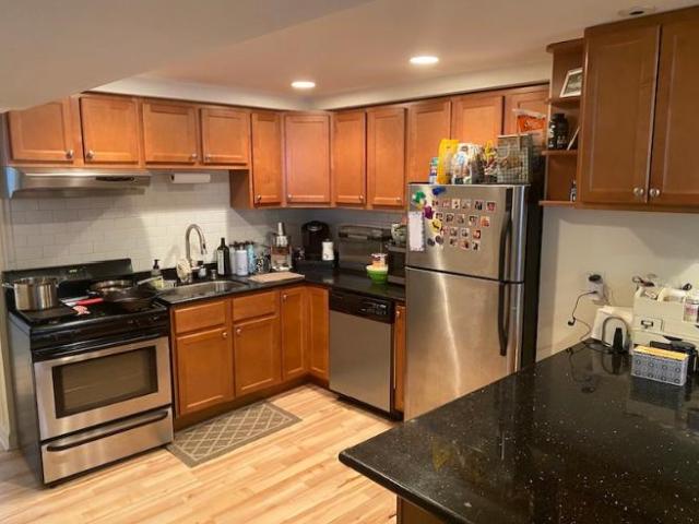 2 Br, 1 bath, Condo 1032 W Oakdale