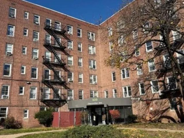 2 Br, 1 bath, Condo 103 Chancellor Ave