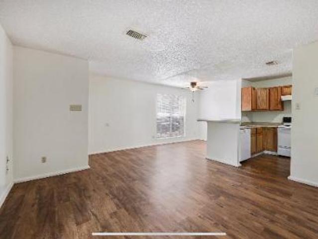 2 Br, 1 bath, Condo 103 E Wells St