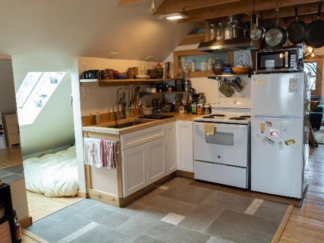 2 Br, 1 bath, Condo 103 S 8th Ave
