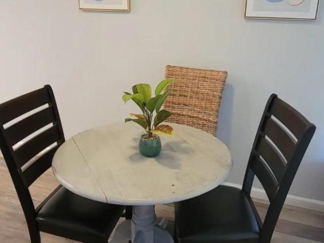 2 Br, 1 bath, Condo 1047 Coldwell Ave