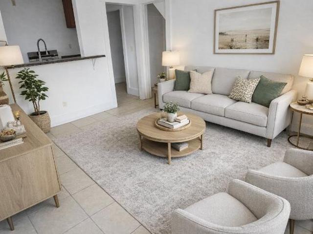 2 Br, 1 bath, Condo 1056 Orange Ave