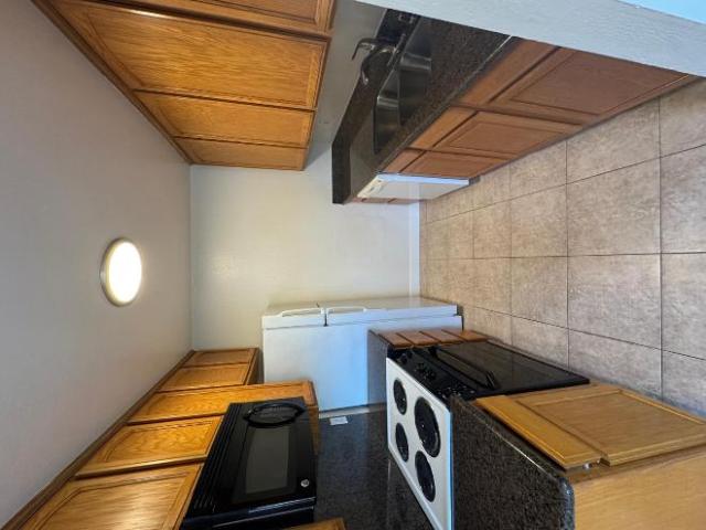 2 Br, 1 bath, Condo 1056 Grand Avenue