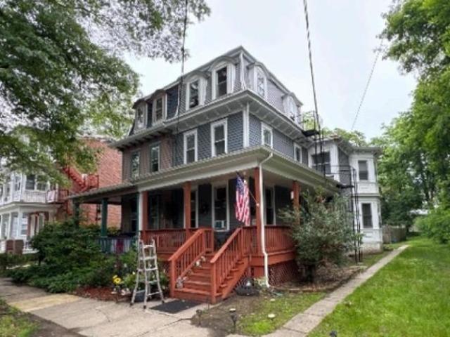 2 Br, 1 bath, Condo 105 Broad St