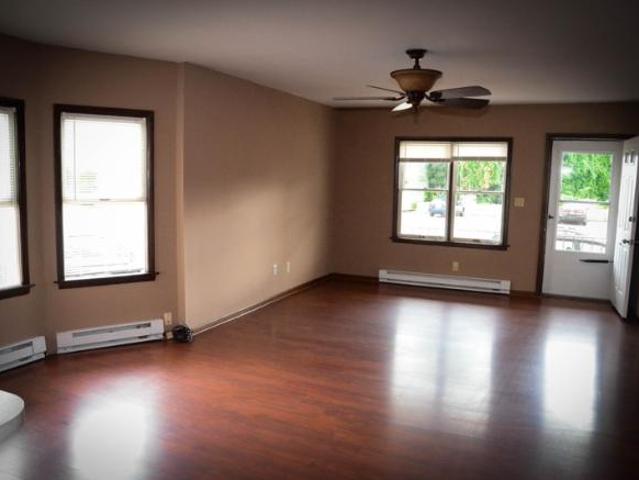 2 Br, 1 bath, Condo 105 S Apple