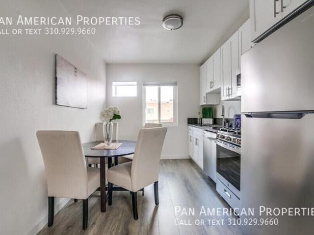 2 Br, 1 bath, Condo 1064 E Market St