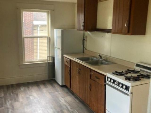 2 Br, 1 bath, Condo 106 E Poplar Street