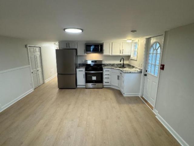 2 Br, 1 bath, Condo 106 Railroad Avenue
