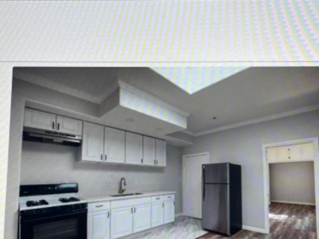 2 Br, 1 bath, Condo 1072 Laguna Ave