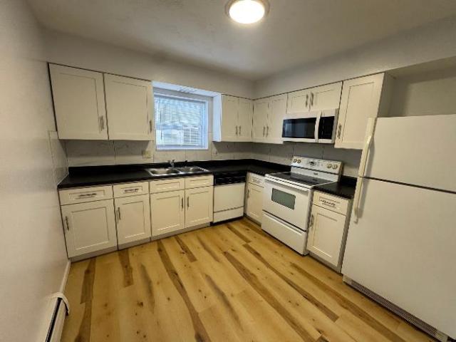 2 Br, 1 bath, Condo 107 E Erie Ave