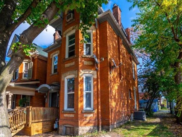 2 Br, 1 bath, Condo 107 Erie Ave