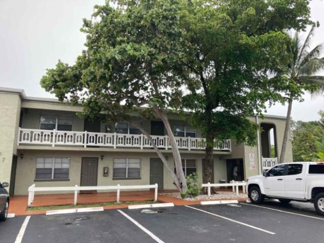 2 Br, 1 bath, Condo 107 Ne 8th St