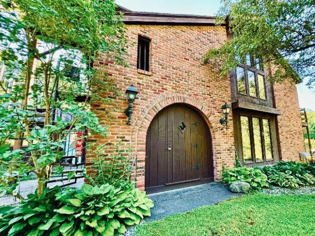 2 Br, 1 bath, Condo 1089 Mohawk Trail