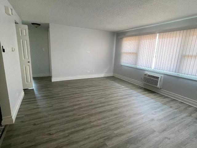 2 Br, 1 bath, Condo 10811 S Lloyd Dr
