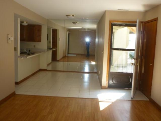 2 Br, 1 bath, Condo 1094 Merrimar Cir S