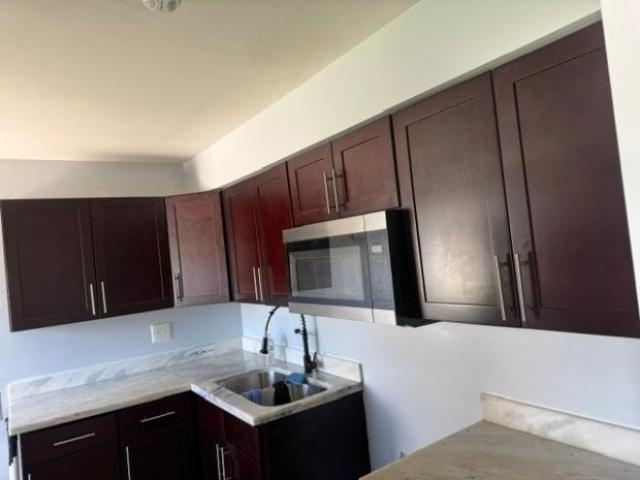 2 Br, 1 bath, Condo 1098 NE 37th St