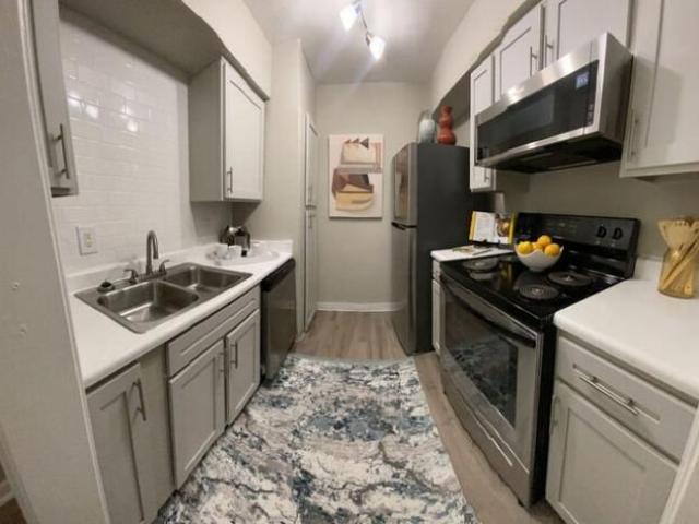 2 Br, 1 bath, Condo 10901 Meadowglen Ln