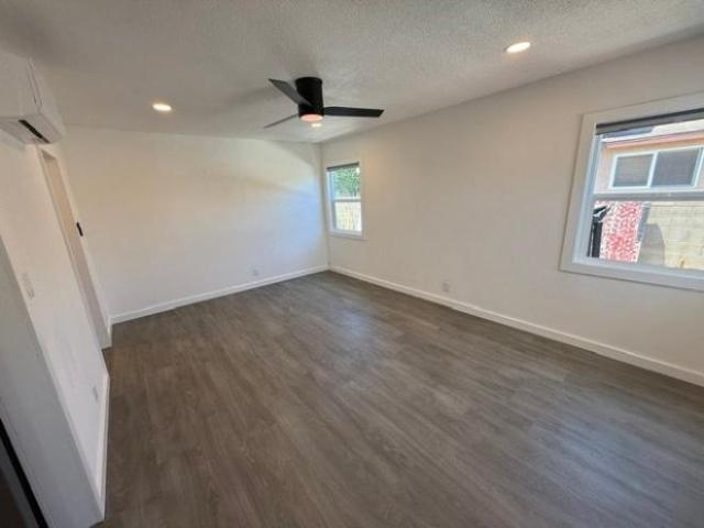 2 Br, 1 bath, Condo 10907 S Burl Avenue