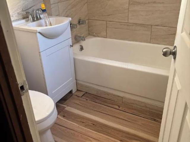 2 Br, 1 bath, Condo 10921 S Vernon Ave