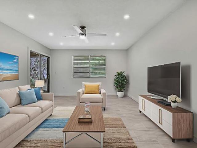 2 Br, 1 bath, Condo 10931 W Tidewater Cir