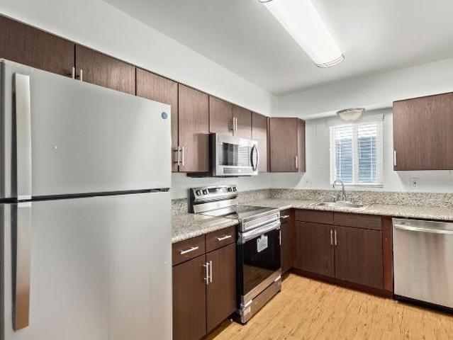 2 Br, 1 bath, Condo 109 E Broadway Rd