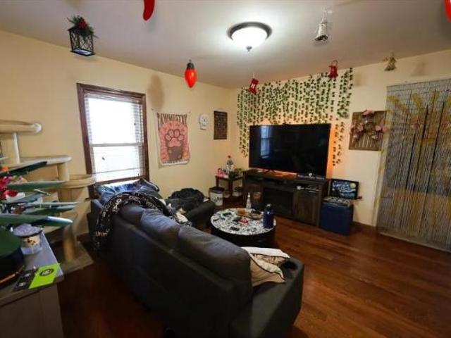 2 Br, 1 bath, Condo 10 Wordsworth St