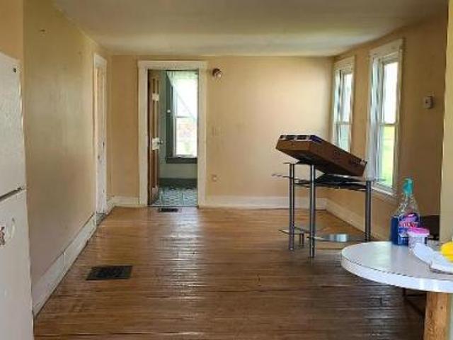 2 Br, 1 bath, Condo 10 Monroe Highway