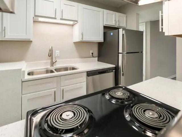 2 Br, 1 bath, Condo 10 Moore St