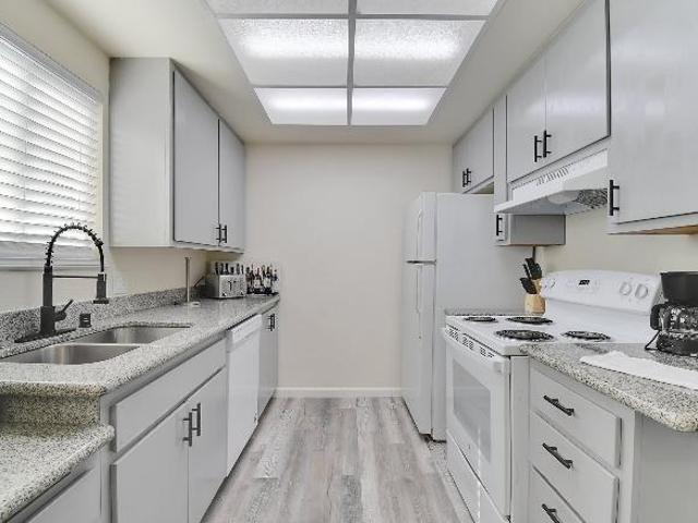 2 Br, 1 bath, Condo 1104 F St