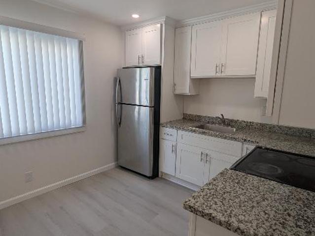 2 Br, 1 bath, Condo 1106 Edsel Drive