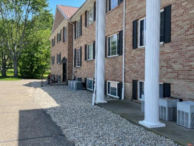2 Br, 1 bath, Condo 1101 West Maple St Nw
