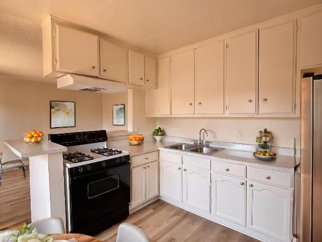 2 Br, 1 bath, Condo 11023 California Ave