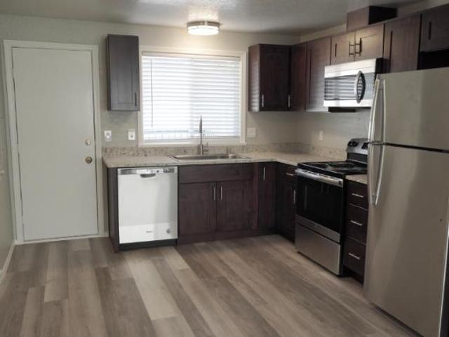 2 Br, 1 bath, Condo 11025 16th Ave Sw