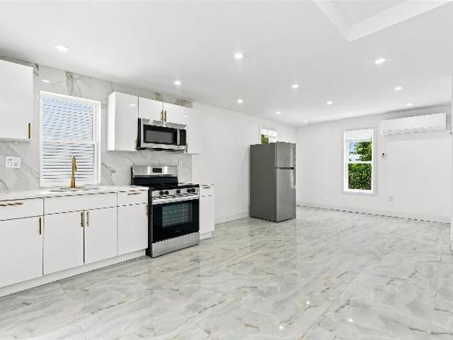 2 Br, 1 bath, Condo 1103 N 41st St