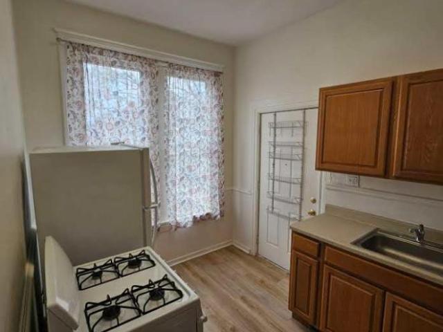 2 Br, 1 bath, Condo 110 California Ave