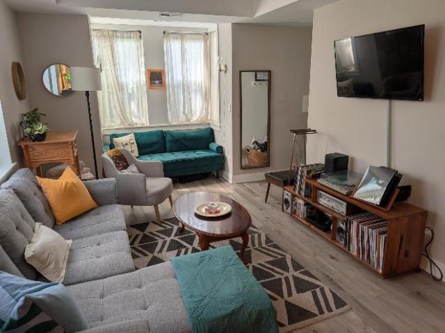 2 Br, 1 bath, Condo 1116 W Barry Ave
