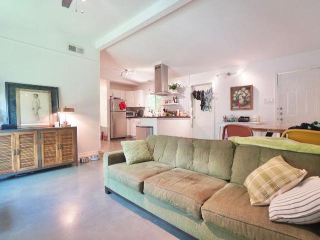 2 Br, 1 bath, Condo 1117 Mariposa Drive