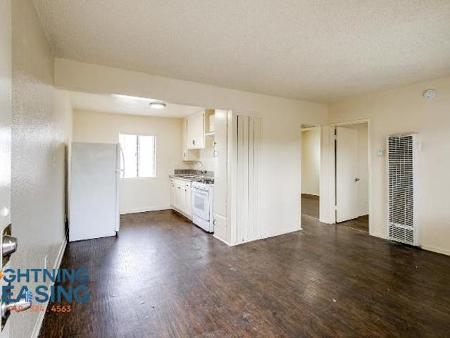 2 Br, 1 bath, Condo 11107 S Broadway Ave