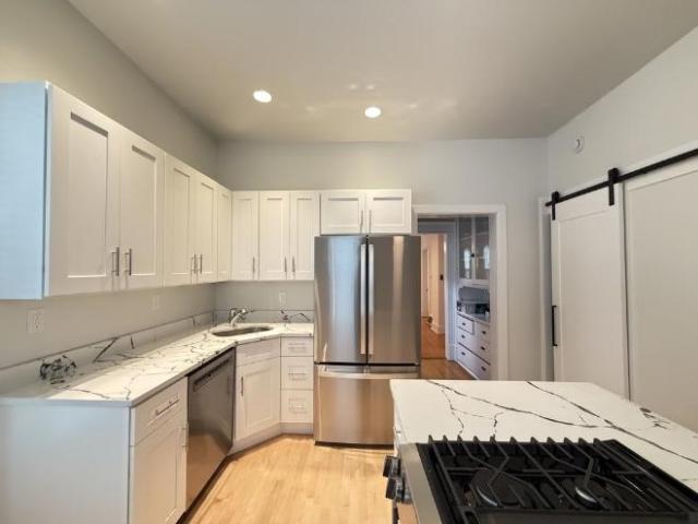 2 Br, 1 bath, Condo 1111 Roscoe