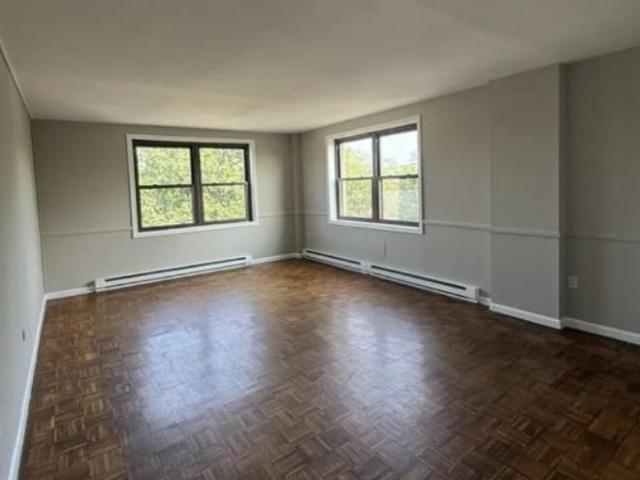 2 Br, 1 bath, Condo 1112 Riverside Ave
