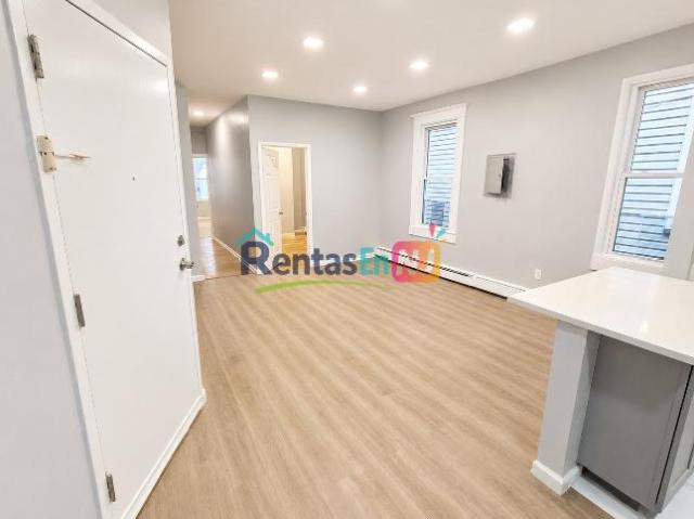 2 Br, 1 bath, Condo 111 Lincoln Ave