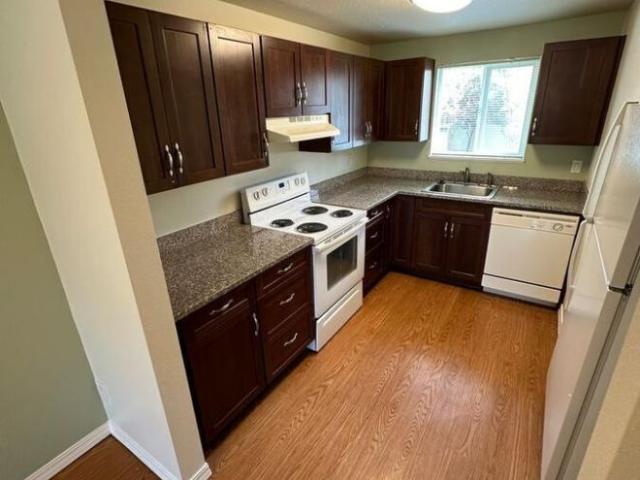 2 Br, 1 bath, Condo 11200 SW Greenburg Rd