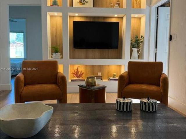 2 Br, 1 bath, Condo 11201 NE 10th Ave