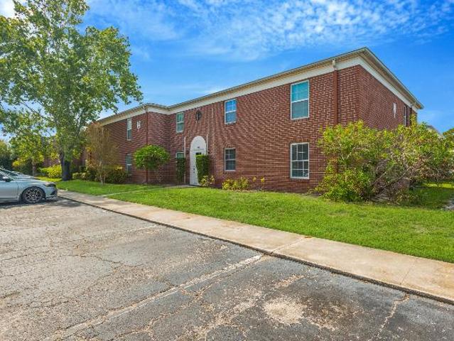 2 Br, 1 bath, Condo 1120 84th Ave North